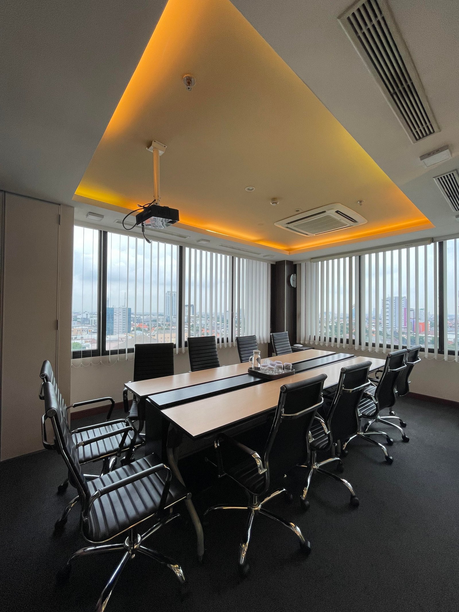 Sewa Ruang Meeting JAPFA Tower II Surabaya | vOffice